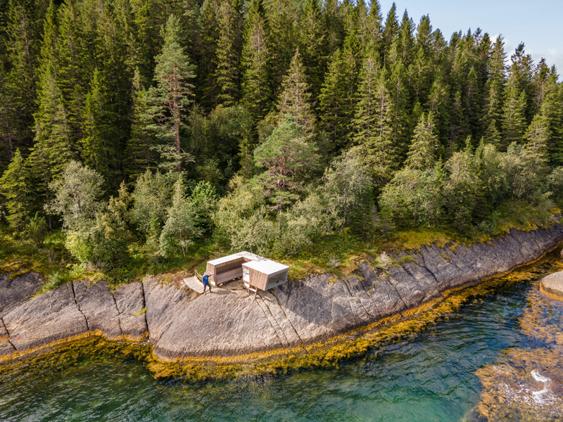 Tursti fra Nævernes Gaard til utsiktspunkt mot Lomsdal-Visten